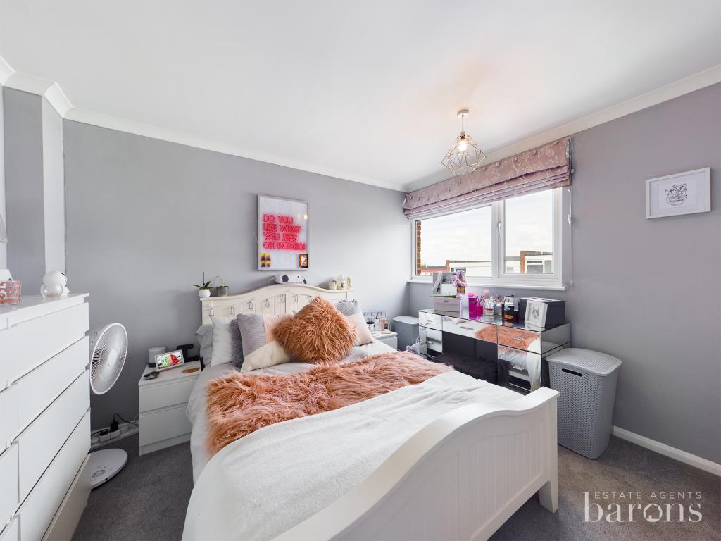 5832_room04image5115-1 - Barons Estate Agents