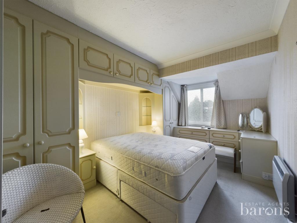 5913_room04image5317-1 - Barons Estate Agents